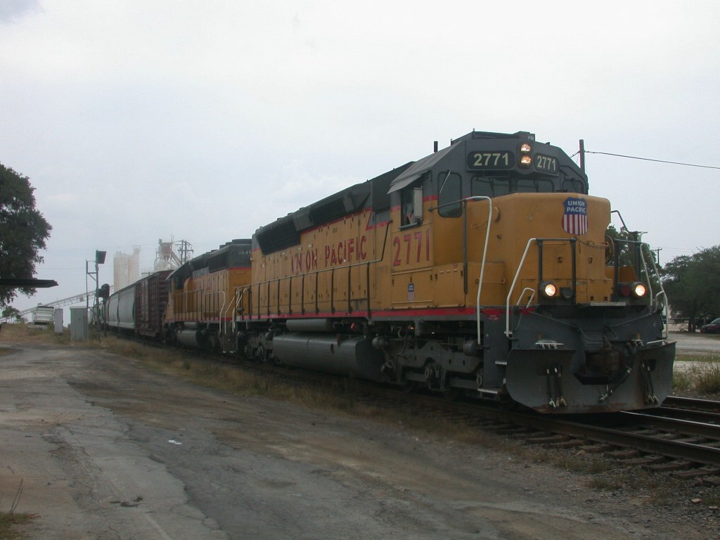 UP 2771 UP 3646 5Aug2008 Local delivery and pickup